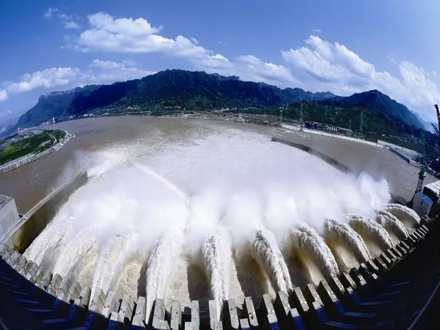 When the Three Gorges Dam was built that year, 9 experts raised their ...