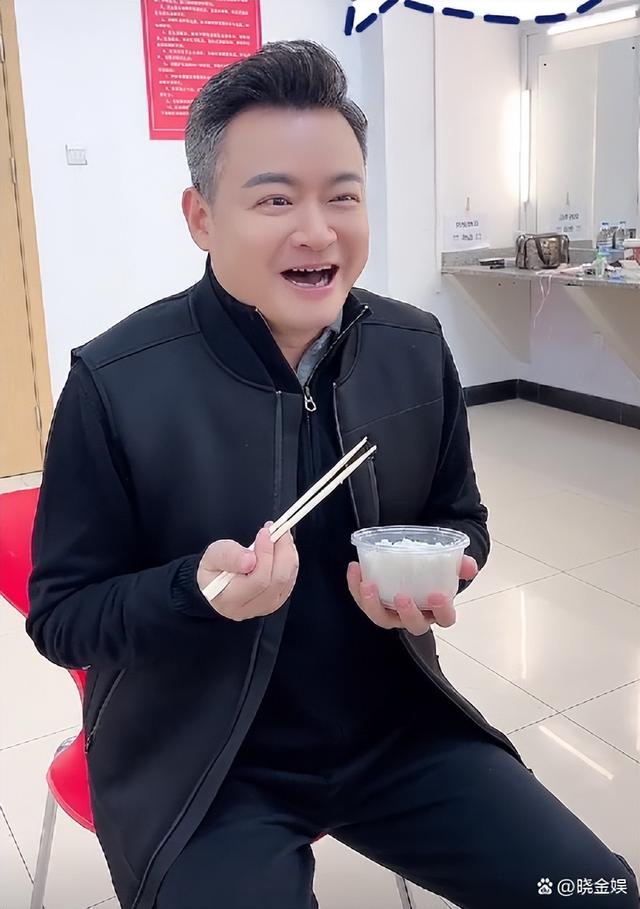 Li Jiaming: debuted on the short video platform, had dinner with sister ...