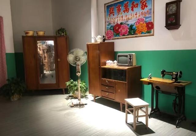 The retro old objects that were outdated in the 1980s are now loved by ...