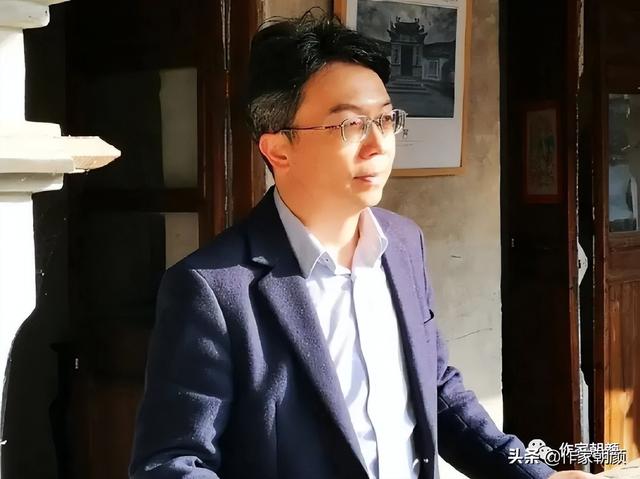 Li Xiaojun: Childhood in the Mirror (Excerpt)” essay - iNEWS