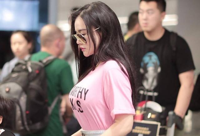 She is known as the Chinese version of Kardashian. She shows off her ...