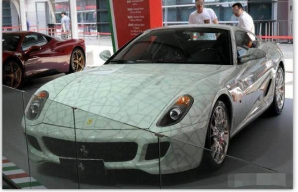 The most special Ferrari, "blue and white porcelain" car lacquer carved ...