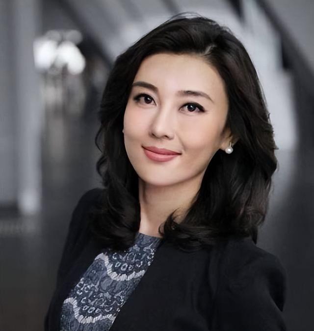 She is the most beautiful host. She is recognized by her hard work, but ...