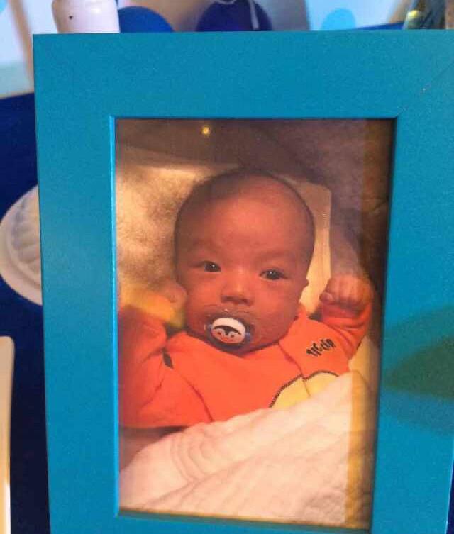 An intimate photo of Yi Jianlian, his wife Jing Ling, and his beloved ...