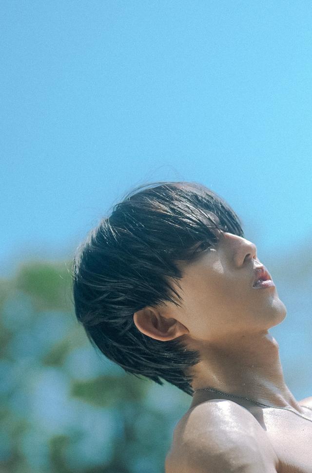 Yoga Lin's "I'm Not a God, I'm Just an Ordinary One Who Loves You ...