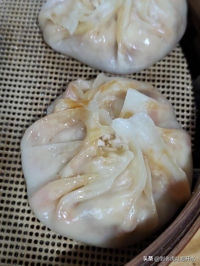 Xinchang eat tofu wrapped supper - iNEWS