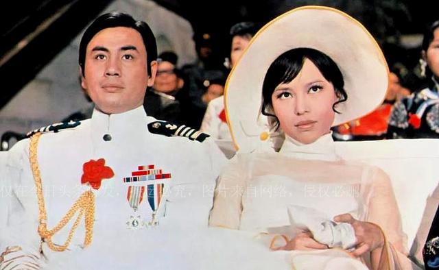 Hong Kong star Dina's life is full of courage and wisdom, showing a ...