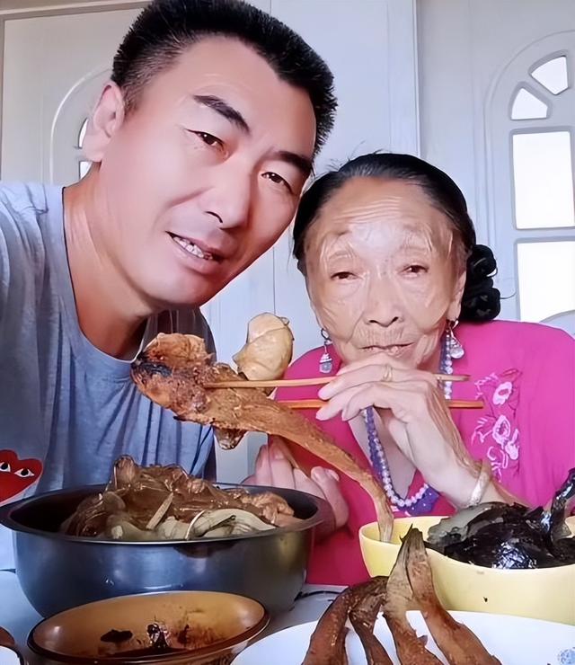 The 85-year-old Ma Yuqin was ill, and her face was pale and listless ...