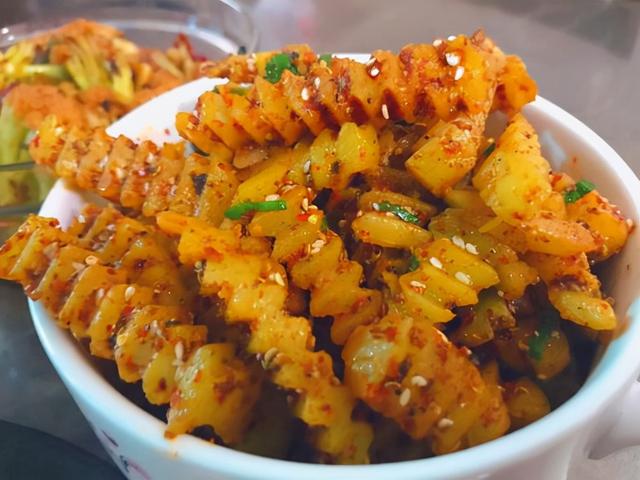 Sichuan specialty snacks, wolf teeth potatoes - iNEWS