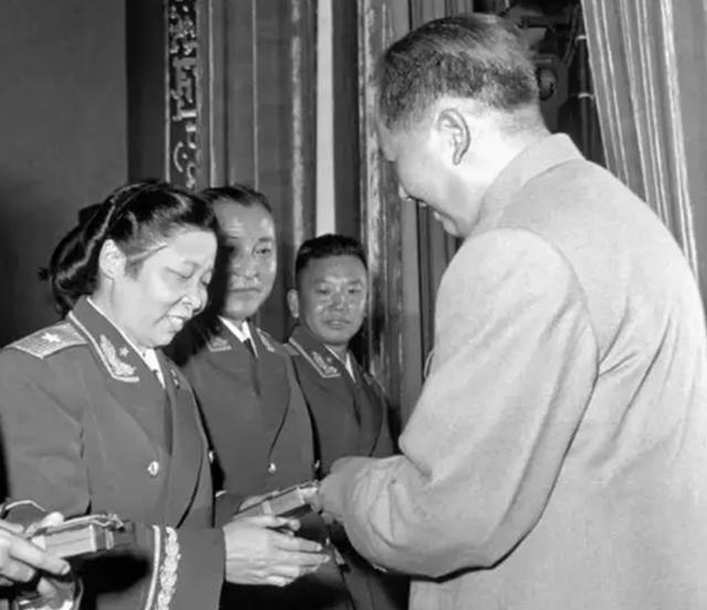 Li Zhen: The first female general in New China, born as a child bride ...