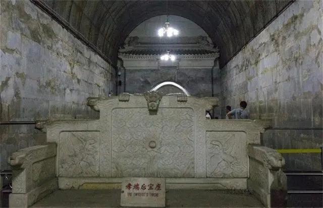 Where are the bones of Emperor Wanli? The coffin was thrown into a ...