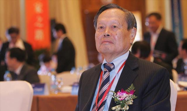 Yang Zhenning is 101 years old, but his body is surprisingly strong ...