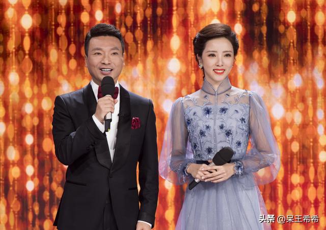 The position of CCTV's facade host is adjusted again - iNEWS