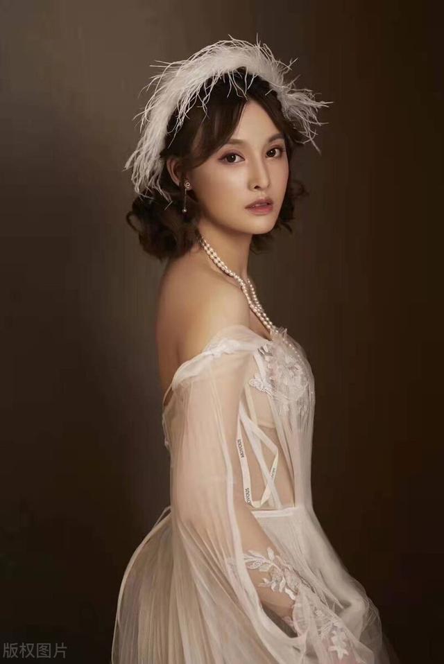 Princess Liao Jingxuan in the oil painting - iNEWS