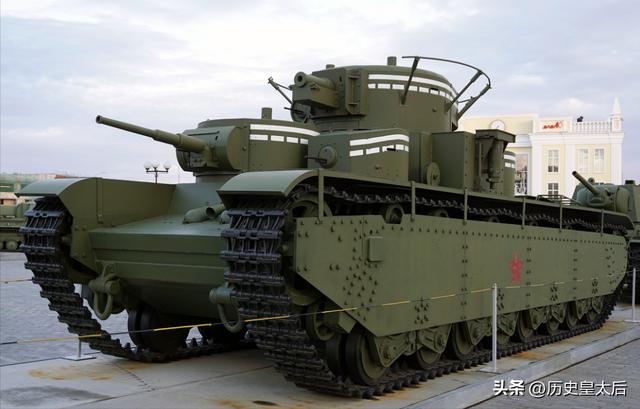 The Soviet Union's well-designed multi-turret waste, the T-35 multi ...