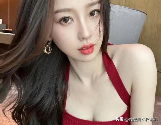 Popular actor Xiao Hua, idol Yu Shuxin - iNEWS