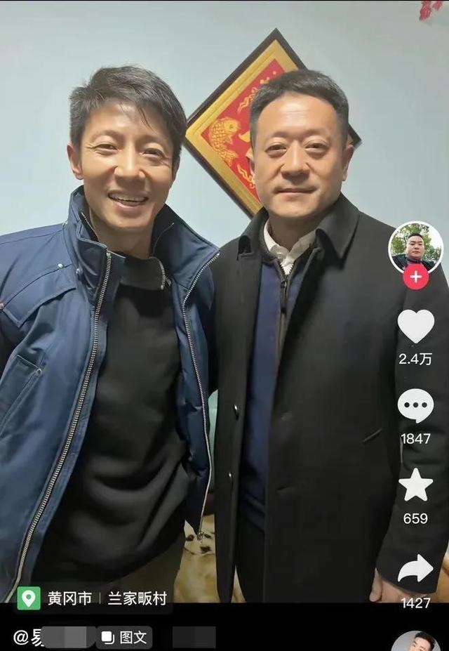 Sa Beining went back to Wuhan to celebrate the New Year, took a group ...