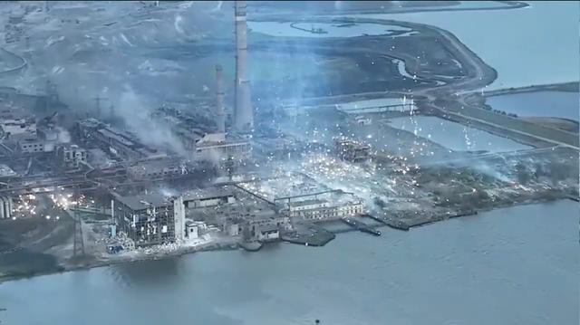 The 9M22S incendiary rocket can carry 180 combustion units, and the ...