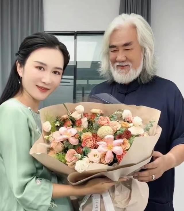 Zhang Jizhong becomes a cash cow?The discomfort on the live broadcast caused concern, Du Xinglin ...