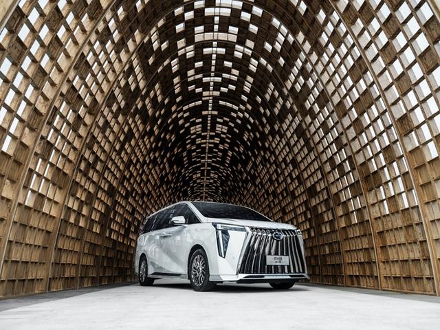 MPV high-end model, look at the car "master" on the M8 master - iNEWS