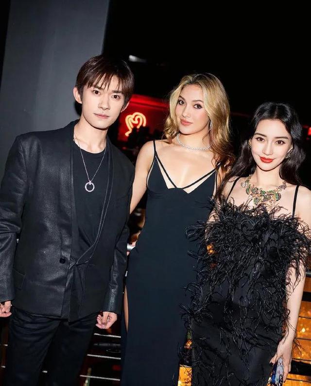 Yang Ying, Gu Ailing, and Yi Yanqianxi are in the same frame in New ...