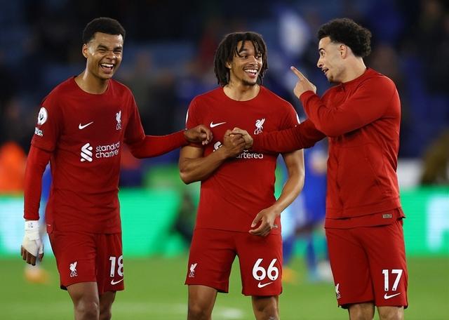 Title contenders Liverpool narrowed the gap by one point. Newcastle-Man ...