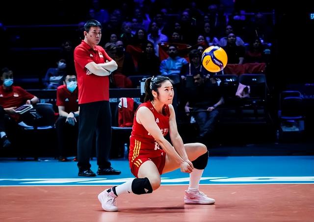 Wang Mengjie reproduces Lin Li's "miracle"!One pass over the net to score directly, 30 defenses ...