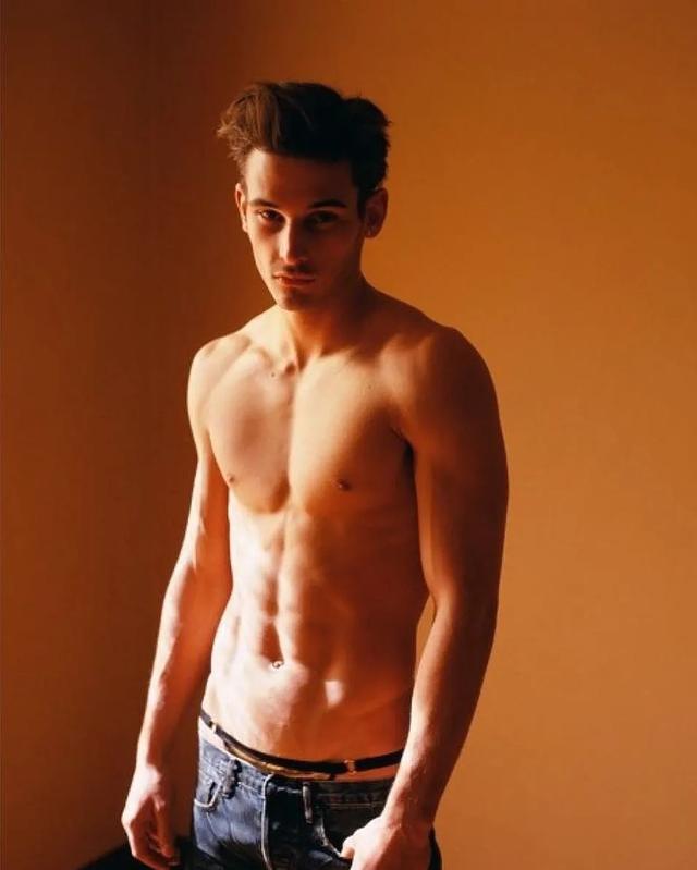 The 43-year-old legendary male model Julien Hedquist died suddenly ...