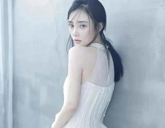 China's top goddess Li Xiaolu, small and exquisite and as beautiful as Baolu - iNEWS