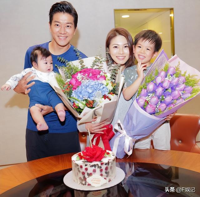 Li Nuoyi and his wife left their sons for a big dinner to celebrate ...