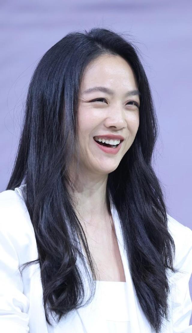 Tang Wei can't escape aging too! The apple muscles on the face are full ...