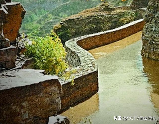 Why was the Red Flag Canal praised by Premier Zhou Enlai as the "New ...