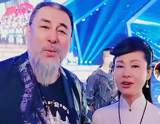 Guan Yu's actor Lu Shuming taught Yu Wenhua to sing "A Pot of Old Wine ...