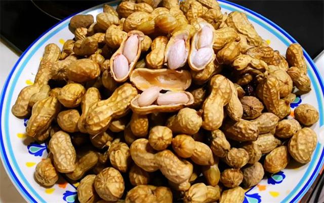 Boiled five-spice peanuts, remember not to put them in the pot in cold ...