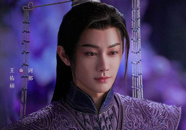 Moon Song Xing: Luo Ning drank the tears of the phoenix, his life and ...