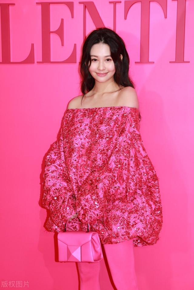 Qiu Shuzhen, a generational goddess in the entertainment industry ...