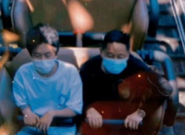 Sun Zhuo fans are amazing!Recognizing Zhuo Zhuo with a sock bracelet ...