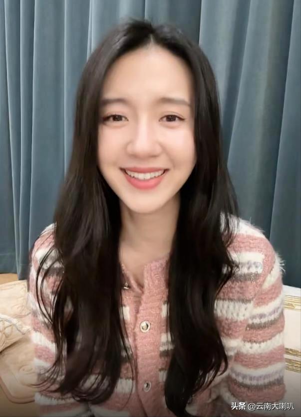 Xu Lingyue returned to Yunnan, and went to the street with her plain ...