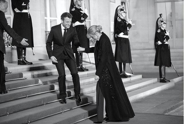 French first lady Brigitte: 54 years old married 30-year-old Macron ...