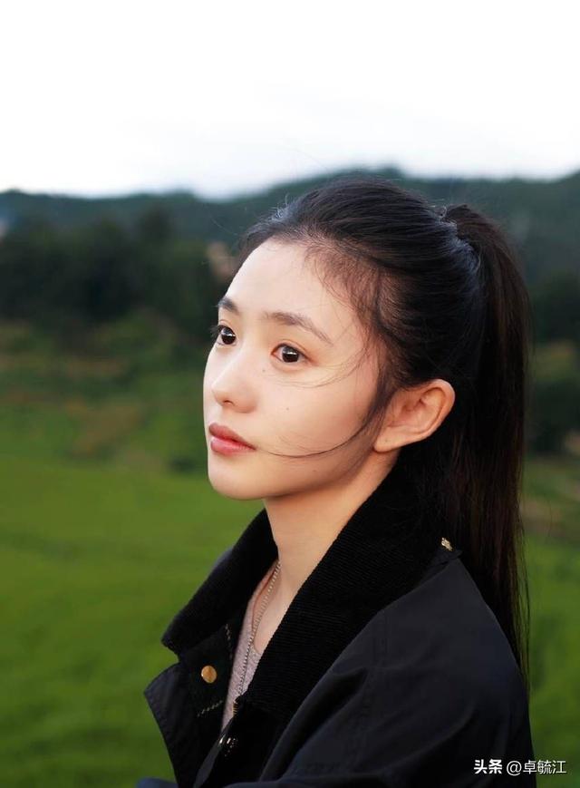Liu Haocun turns into a girl in the wilderness with pure eyebrows and a ...