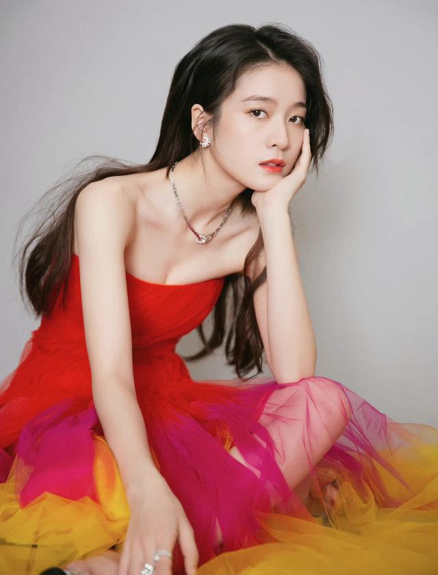 Sexy and cute Zhang Xueying - iNEWS