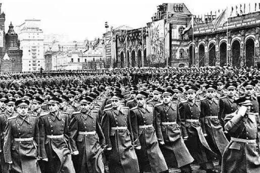 Tragic! Military parade on Red Square in Moscow: Hundreds of thousands ...