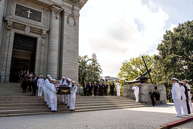 "Being in the ground for safety" has become "fallen leaves return to ...