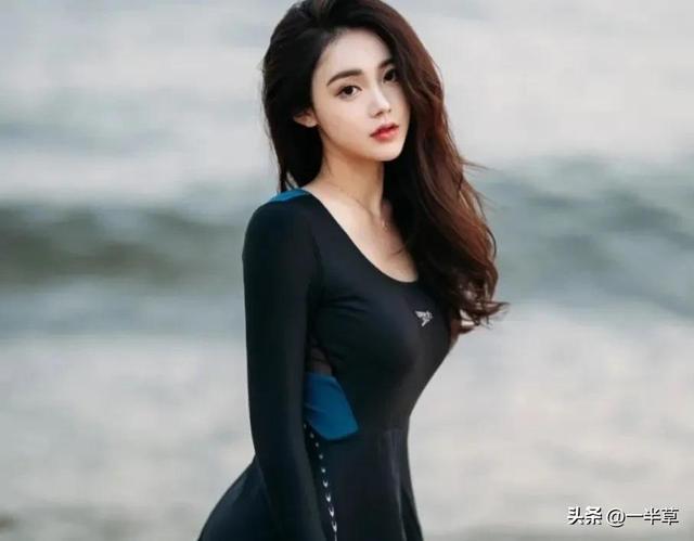 Seaside catwalk, beach fashion show for beauties - iNEWS
