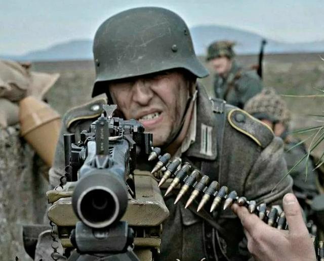 How does the high rate of fire of MG42 achieve?Why is it a backward ...