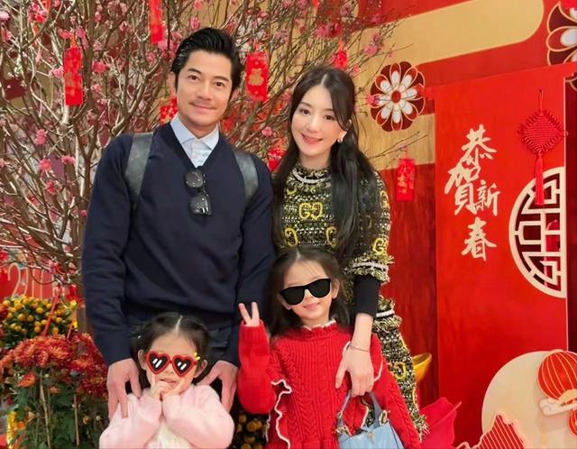 Aaron Kwok's family is traveling!Fang Yuan is white, tender and plump ...