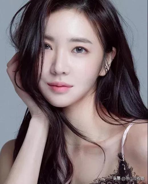 Li Yanhe: Fairy Face Sexy Body - iNEWS