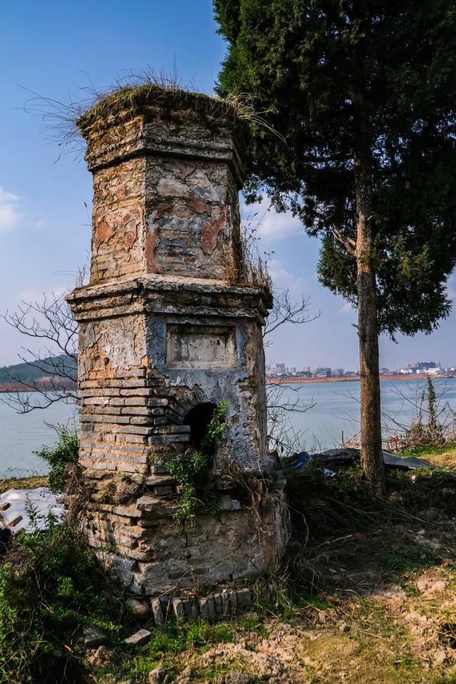 Do not sit on the bottom of the handwriting paper, otherwise ...