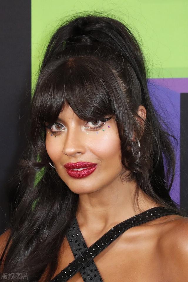 Marvel's "She-Hulk" Jamila Jamil wears a low-cut graffiti dress with ...