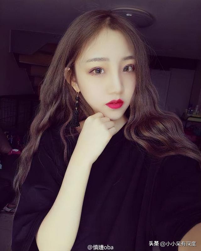 Wang Sicong has a new girlfriend, Shen Jie looks amazing!She has a more sexy and charming side ...